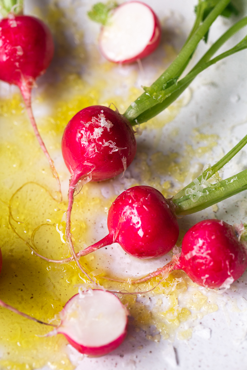 Ridichi proaspete cu ulei de masline si parmezan - LCHF.ro